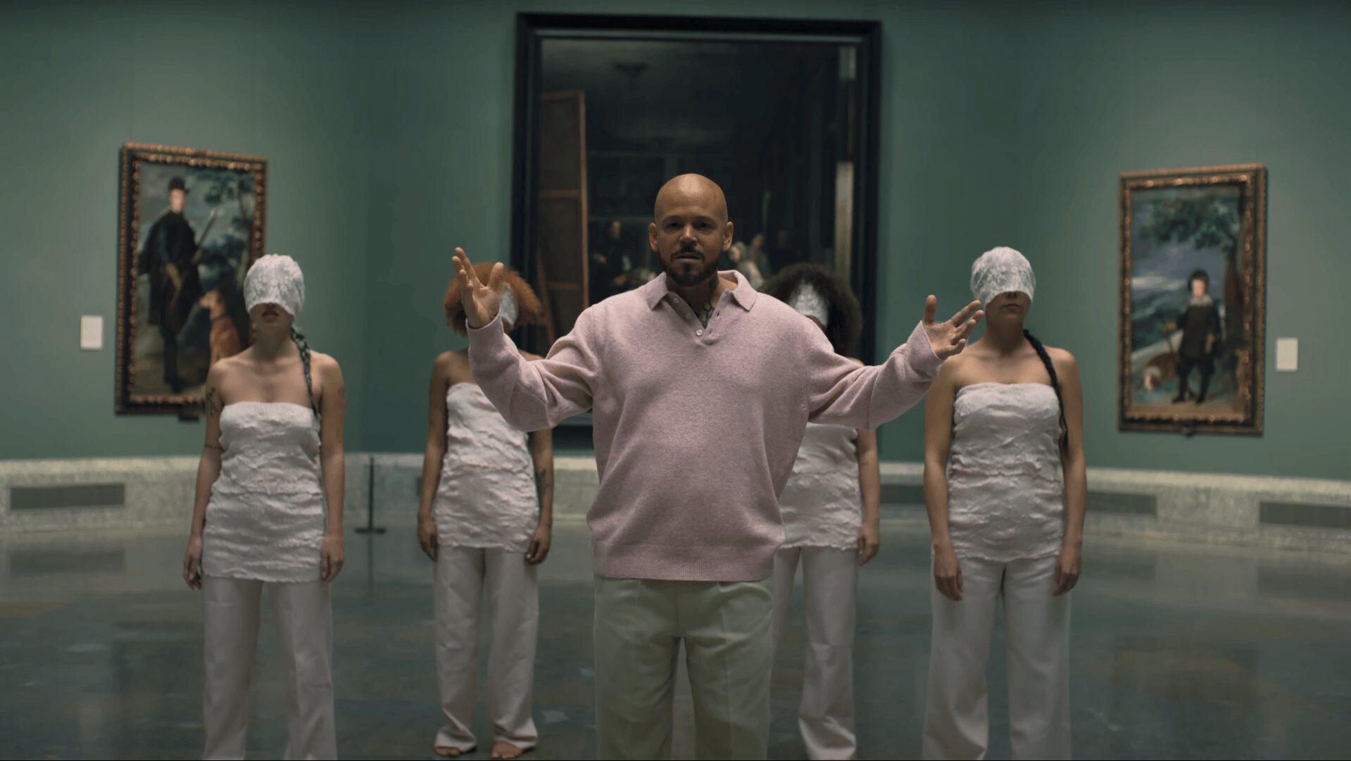 Residente graba en el Museo del Prado el videoclip de 313 'Eres tanto que no cabes' - Jardin Remoto